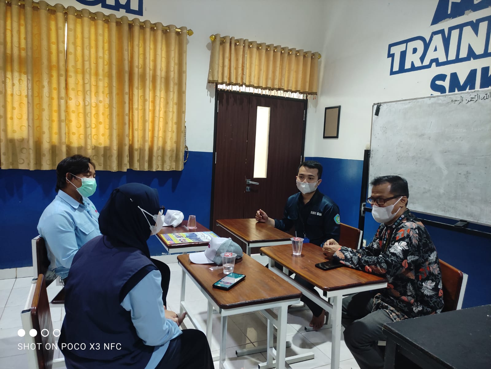 SMK Global Mulia Cikarang Terima CSR Safety Shoes PT. T.RAD Indonesia ...